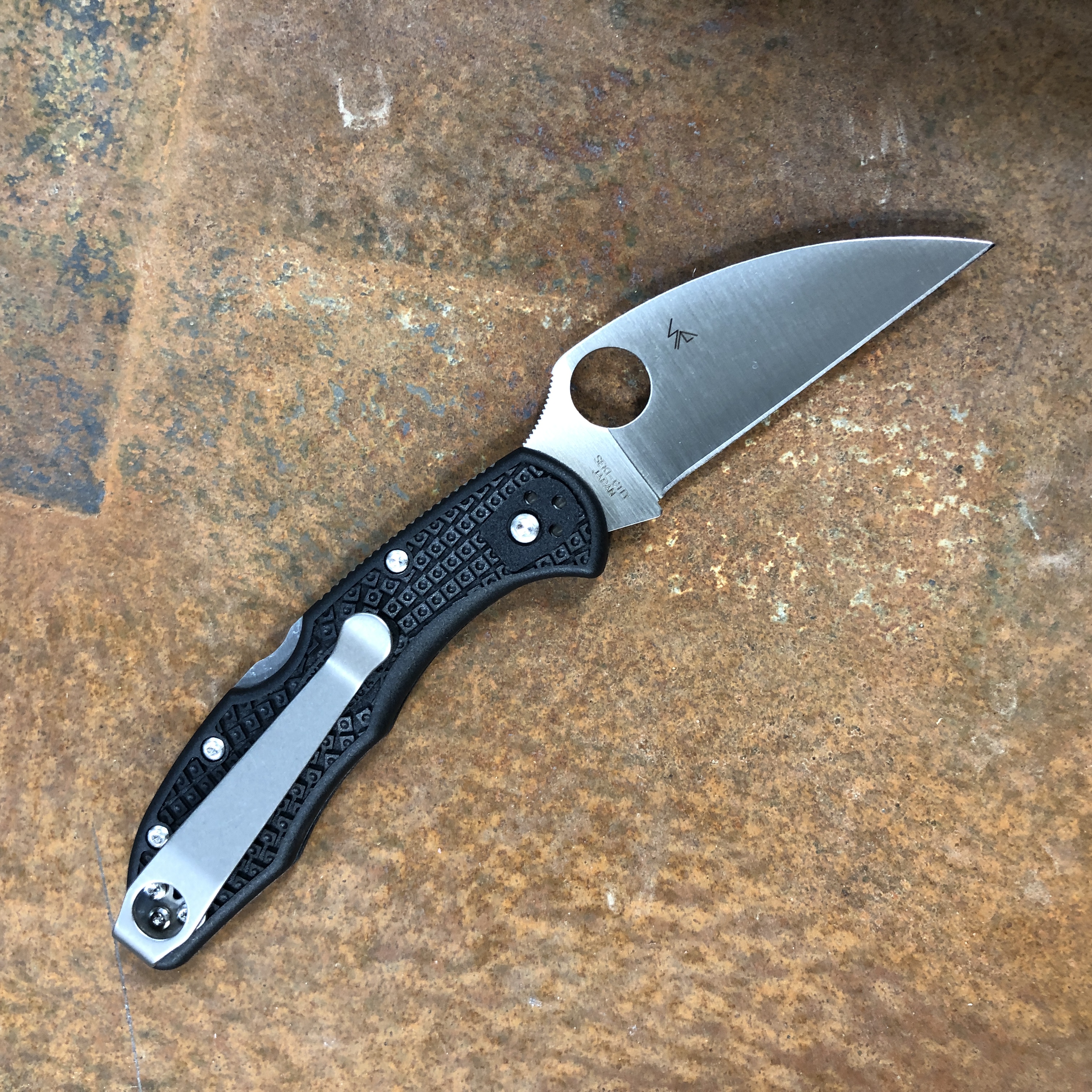 Spyderco Delica 4 Black FRN Wharnecliffe VG-10 (C11FPWCBK) Deep Carry ...