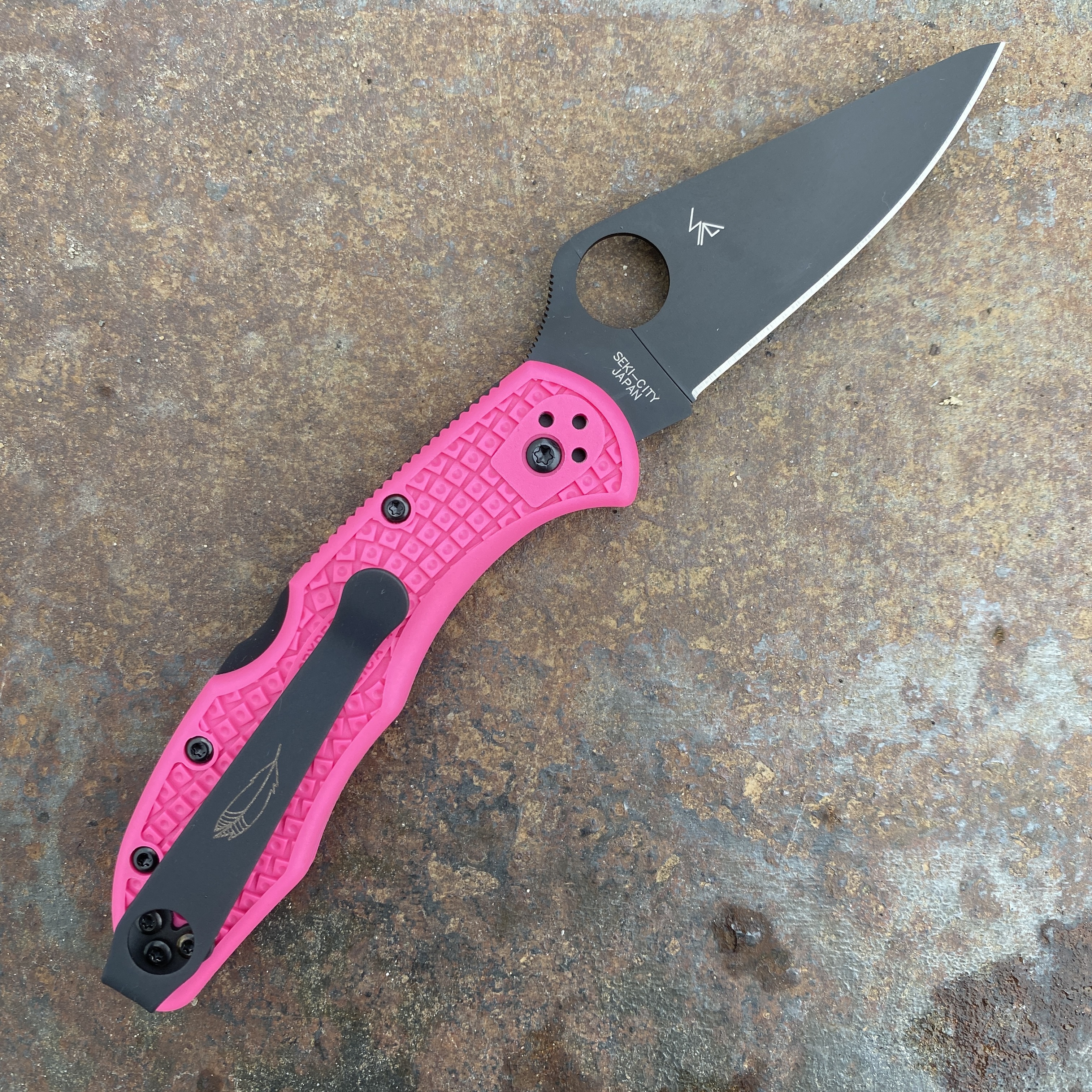 Spyderco Delica 4 Pink FRN Black S30V Blade (C11FPPNS30VBK) Deep Carry ...