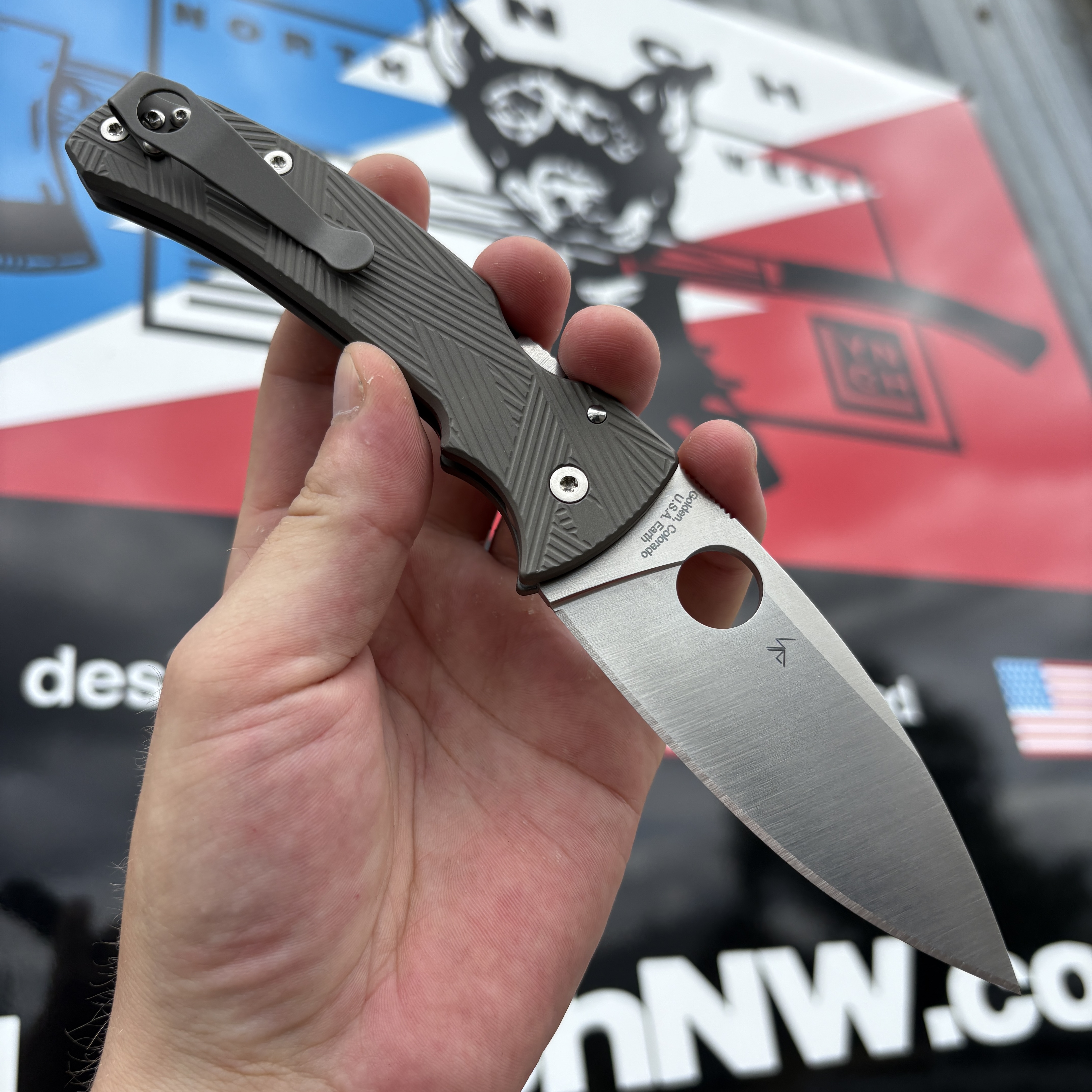 Spyderco Bodacious Skinny Sandwashed Samurai Titanium Scales Satin ...